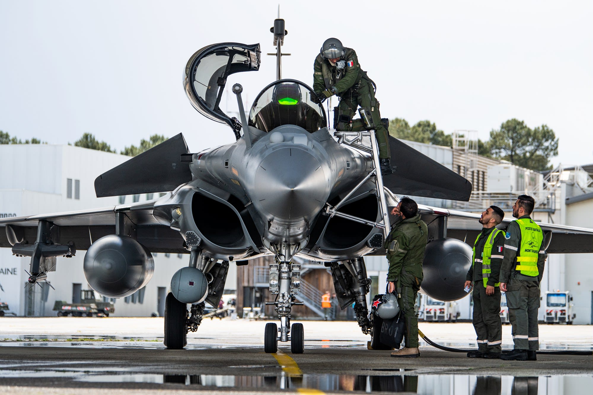 Civil and military aircraft. Delivering customer satisfaction ...